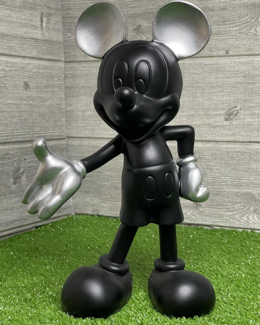 Forever Mickey -Disney Dreamform – TIMBER AND STONES